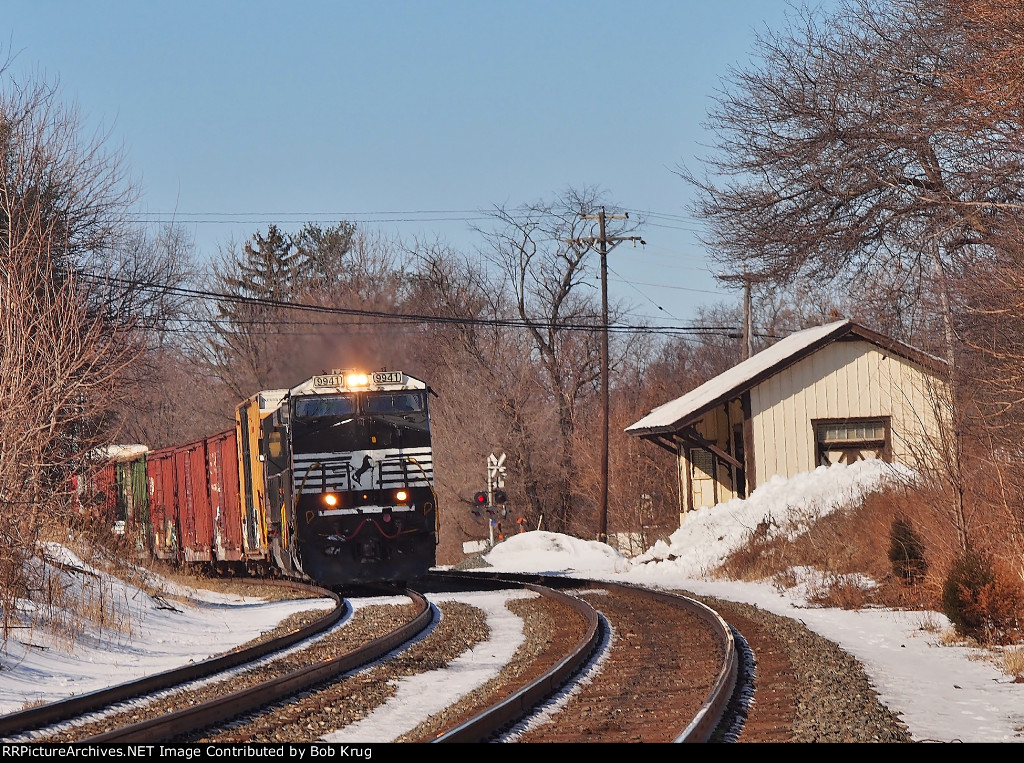 2nd train: Eastbound manifest